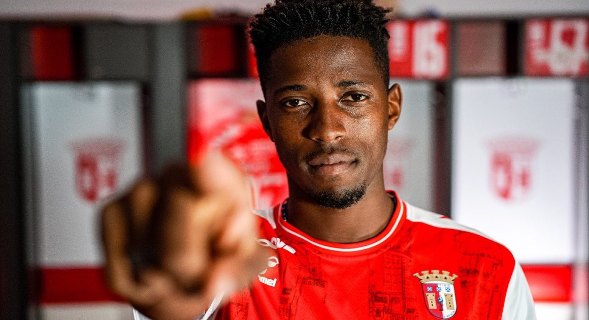 Oficial: Simon Banza deixa SC Braga para reforçar Al Jazira por 8,5 milhões