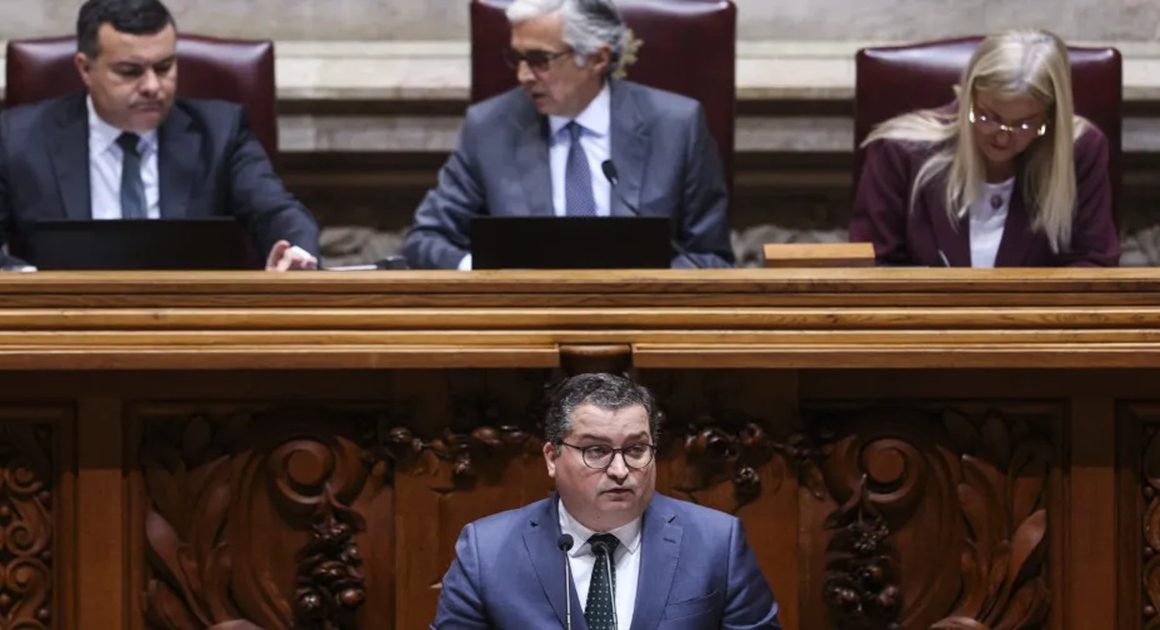 Dívida pública é "dos aspetos mais frágeis da economia portuguesa"