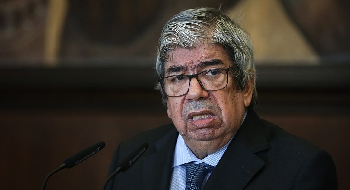 Ferro Rodrigues apoia Seguro e afirma que esquerda e democracia estão ...