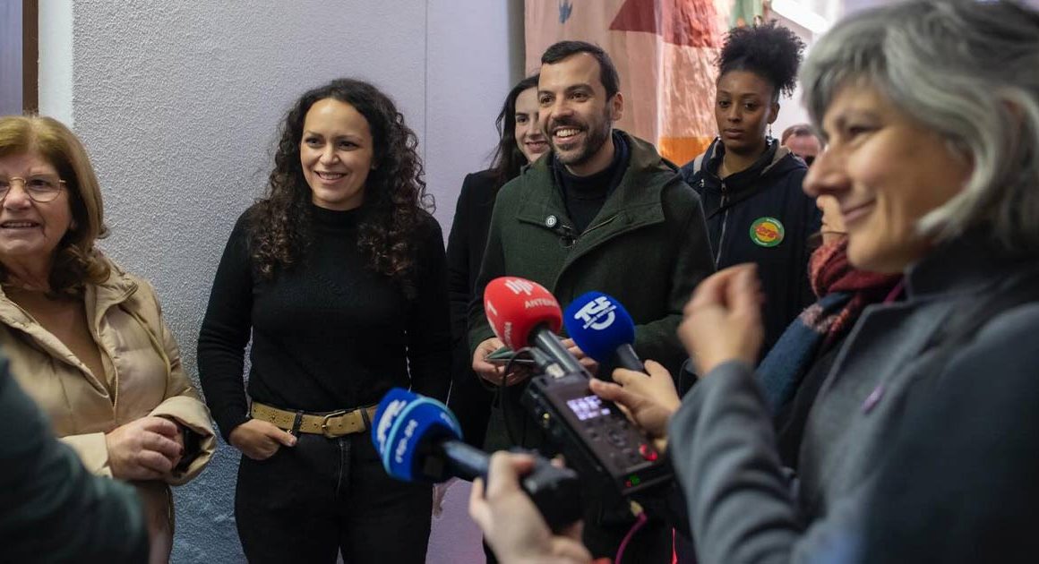 "É mais para a esquerda, não é?": Jorge Pinto tenta conquistar ...
