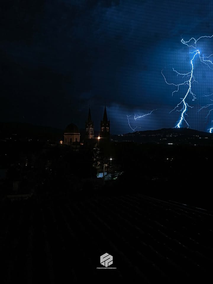 Guimarães: Imagens da trovoada sobre a Basílica de São Torcato