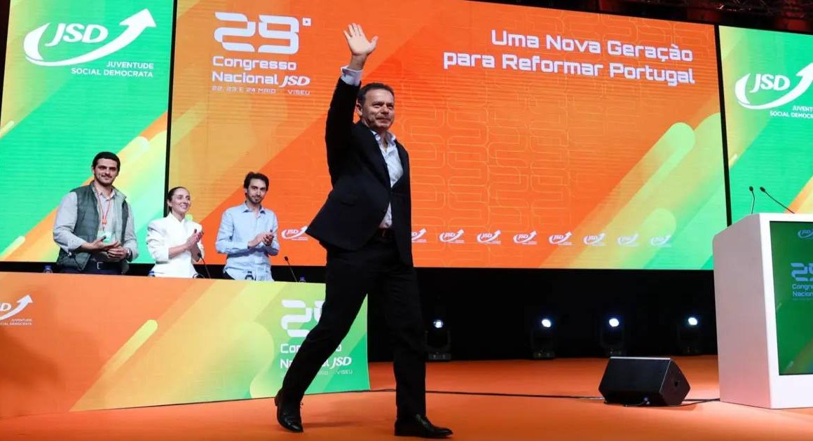 Luís Montenegro reeleito presidente do PSD com 94,8% dos votos