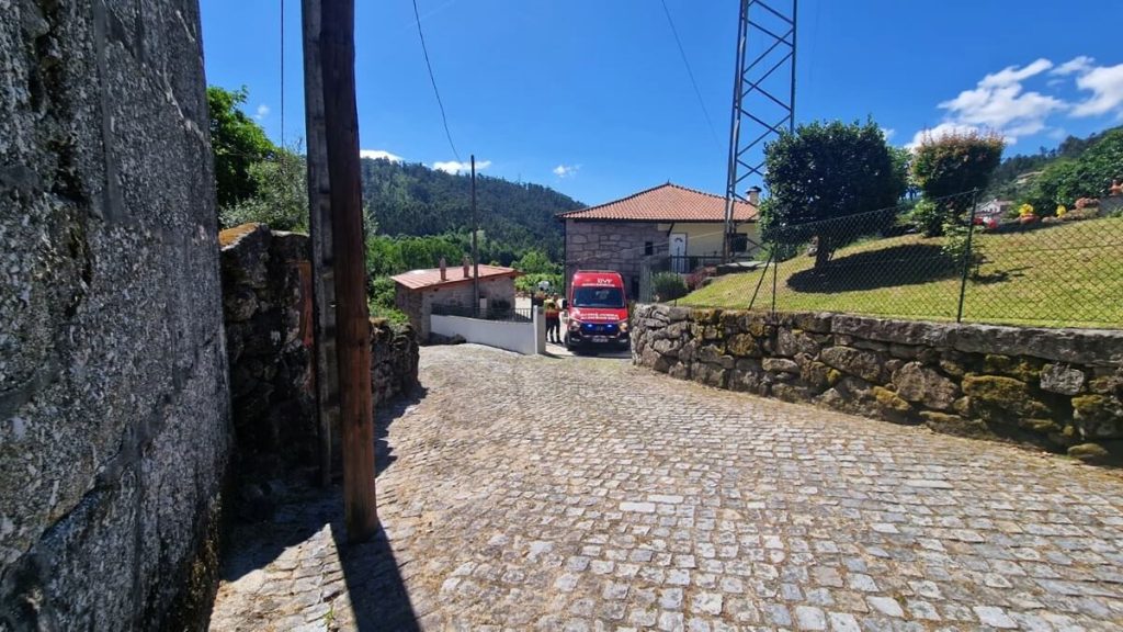 Assaltante acaba no hospital após ser surpreendido por dono de casa em Fafe